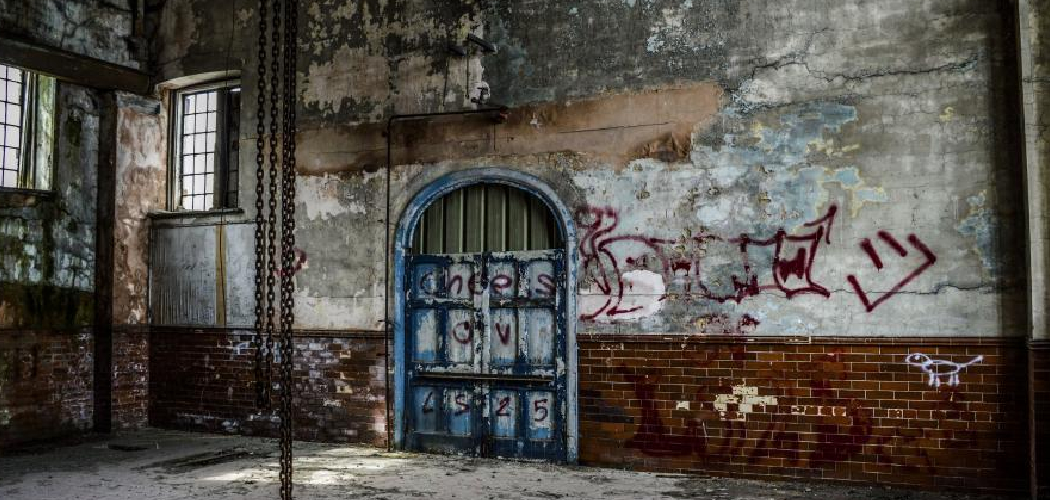 How to Fix Crumbling Plaster Walls | 10 Easy Steps (2025)